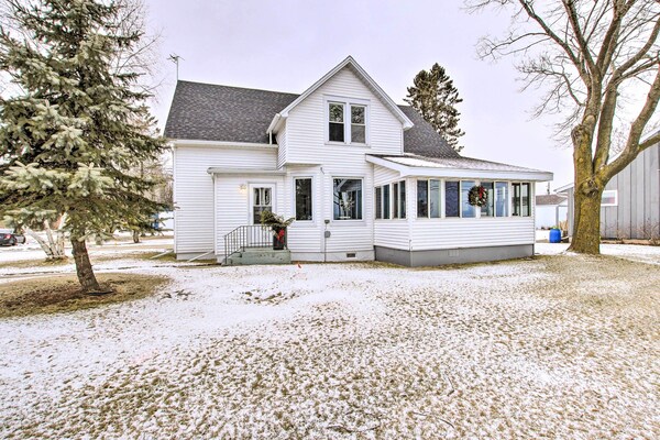 5 Mi To Point Beach State Forest: Home W/ Fire Pit - Two Rivers, WI