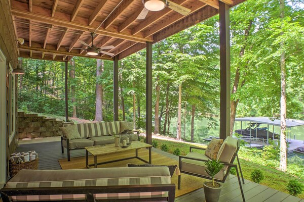 Lake Retreat Nestled On Secluded Cove With Dock - Dawson Lake, Kelso