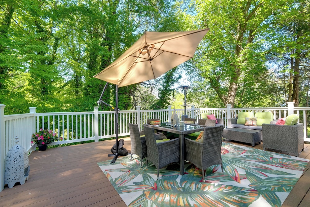 Adorable Beach Cottage W/ Hot Tub & Tropical Bar! - North Beach, MD
