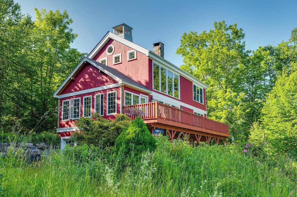 Architect-designed Franconia Home: Hot Tub & Views - Franconia, NH