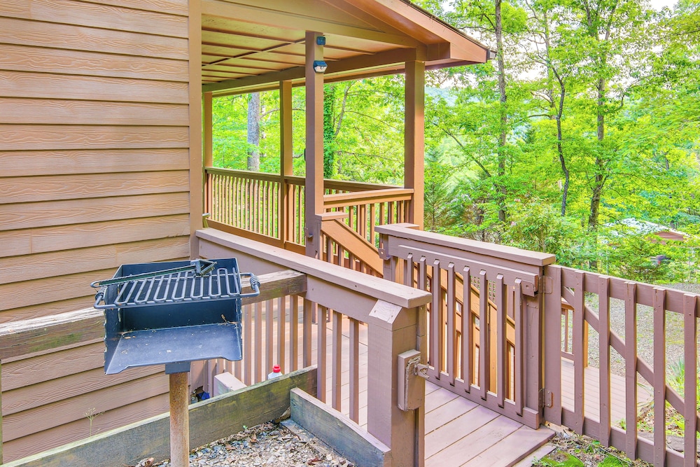 'Fox Den' W/ Hot Tub! 22 Mi To Cataloochee Skiing - Cherokee, NC