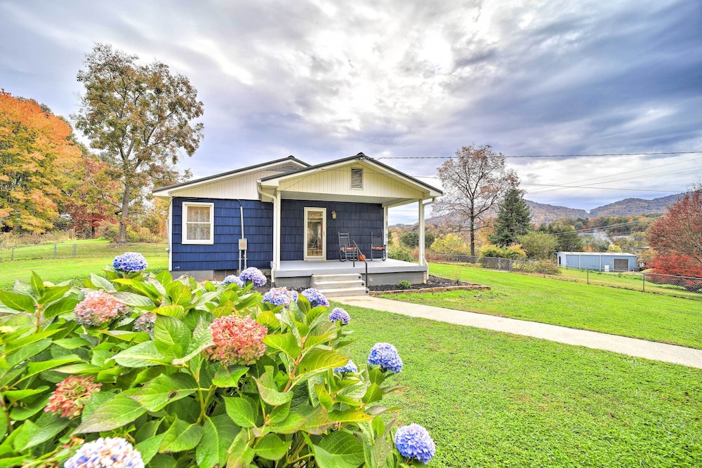 Home W/ Yard: 8 Mi To French Broad River Park - Asheville, NC