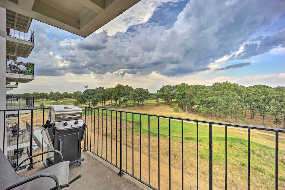 Golf Course & Lake Views: Cozy Afton Condo! - Grove