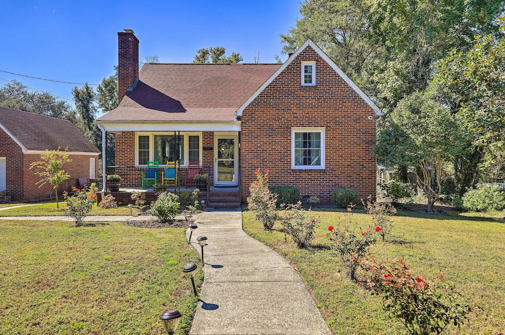 Convenient Jacksonville Home W/ Yard & Patio! - Jacksonville, NC