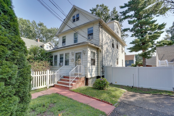 11 Mi To Manhattan: Pet-friendly Duplex W/ Yard! - Englewood, NJ