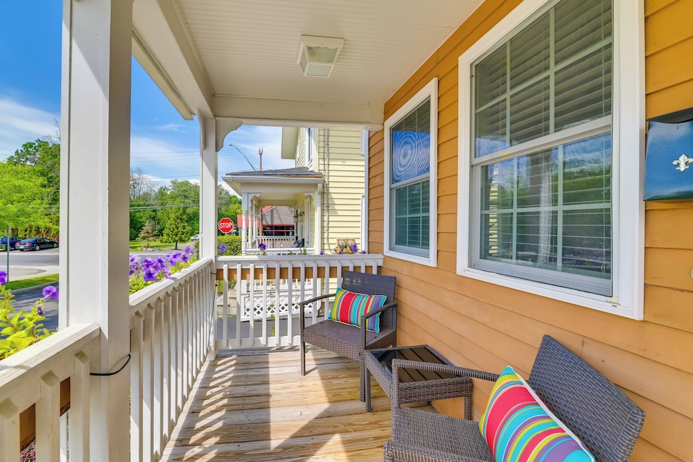 Walk To Parks & Dining: Cozy Canandaigua Home! - Canandaigua, NY