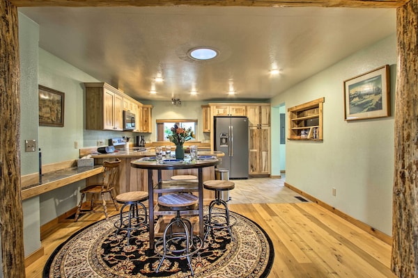 Pet-friendly Augusta Cabin - Walk To Main Street! - Montana