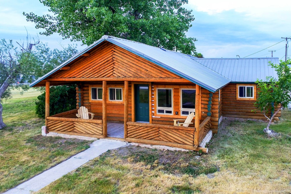 Pet-friendly Augusta Cabin - Walk To Main Street! - Montana