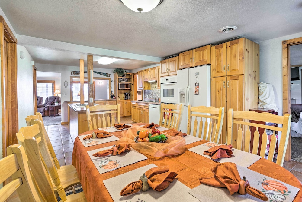 Family Home W/ Hot Tub - Walk To Johnson Lake! - Nebraska