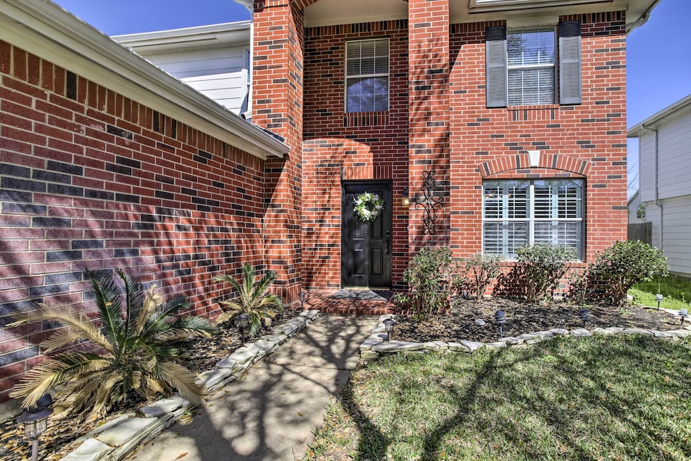 Luxe Home 30 Miles To Houston W/ Pool & Grill - Stagecoach, TX