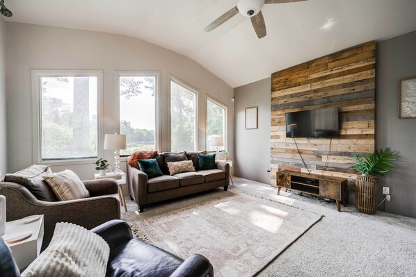 Casa (3 Bedrooms) | Sala de estar | Livros 