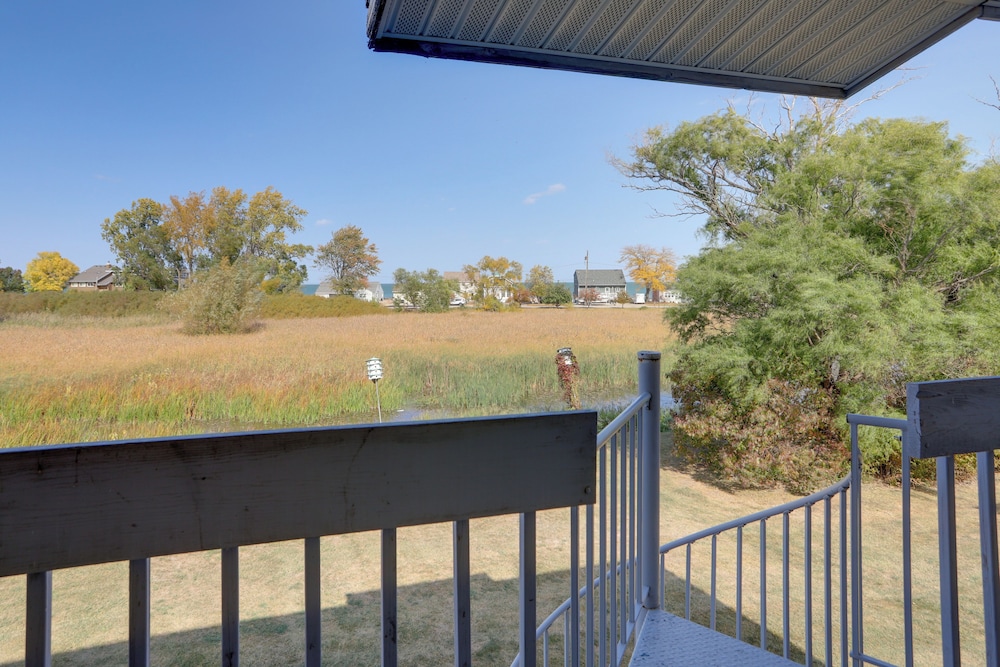 호수까지 걸어가는 애완동물이 허용되는 오크 하버 콘도! - 에리 호