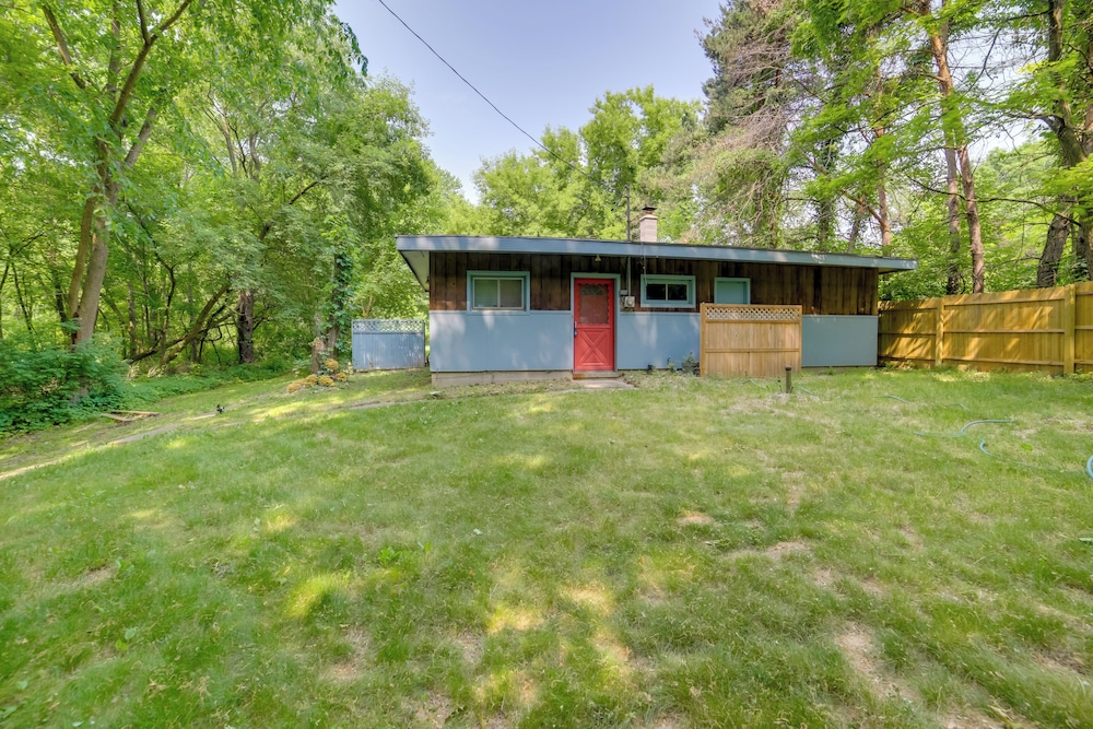 Rustic Cottage With Fire Pit & Private Yard! - Michigan