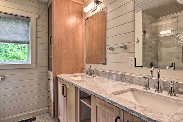 'The Moonshine' Cabin: Hot Tub, 3 Mi To Dollywood - Gatlinburg, TN