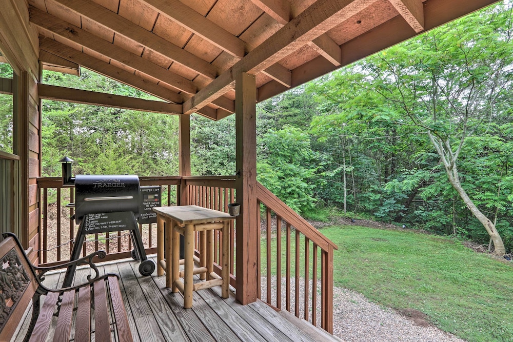 'The Moonshine' Cabin: Hot Tub, 3 Mi To Dollywood - Gatlinburg, TN