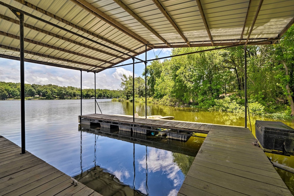 Waterfront Lake Barkley Home W/ Deck & Fire Pit! - Cadiz, KY