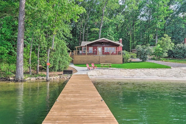Waterfront Lake Martin Home W/ Grill & Beach! - Alabama