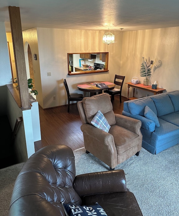 Ocean View Duplex Apartment Furnished - Sitka, AK