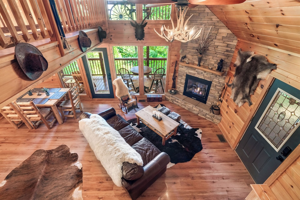 'Bear Mountain Chalet' In Sevierville W/ Hot Tub - Gatlinburg, TN