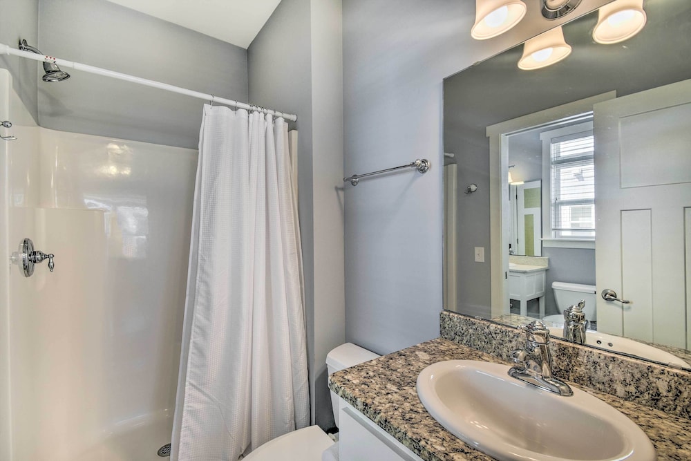 Coastal Retreat W/ Double Deck & Ocean Views! - Ocean Isle Beach, NC