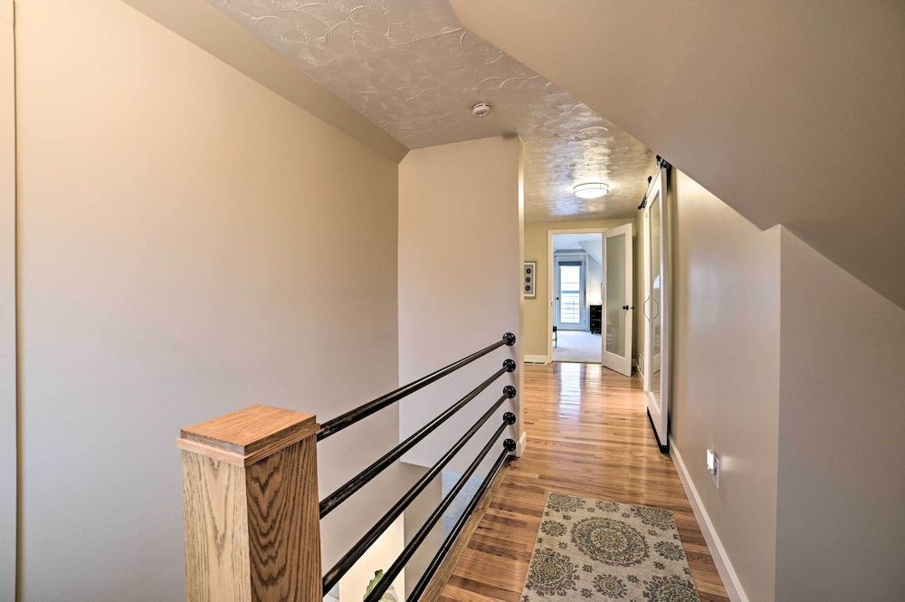 Chic Manistee Cottage: Steps To Lake Michigan! - Manistee, MI