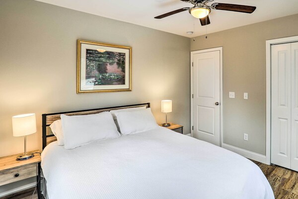 Modern Candler Home W/ Deck & Yard! - Asheville, NC