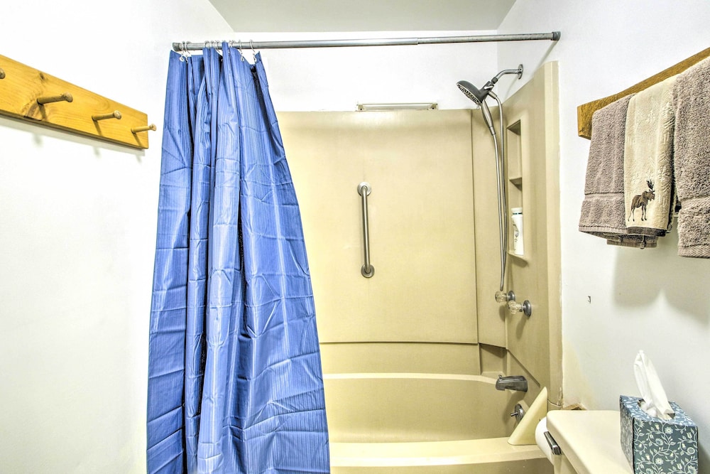 Cozy North Conway Home: Walk To Slopes & Dtwn - Conway, NH