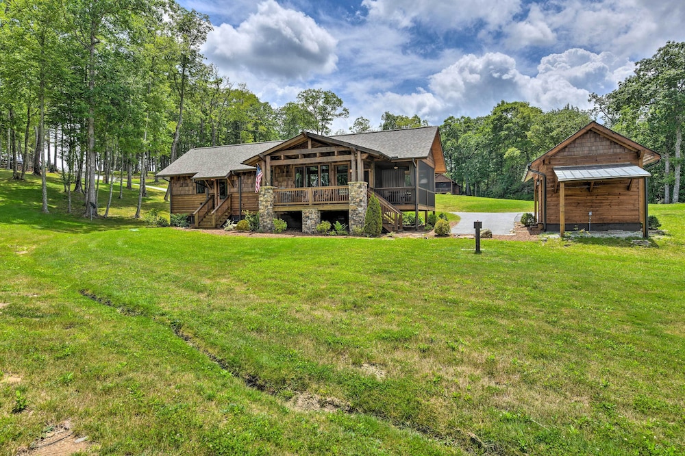 Fire Pit & Deck: Mtn-view Glenville Getaway! - Cashiers, NC