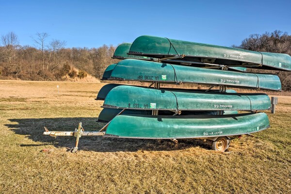 'The Burgundy Cabin' Iowa Retreat: Pond & Fire Pit - Goose Lake, IA