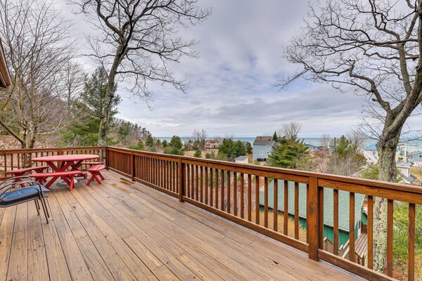Family Friendly Mears Cottage - Walk To The Beach! - Pentwater, MI