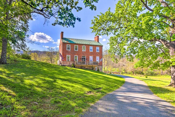 Historic 'Hammond House' W/ Wine Country View! - Strasburg, VA