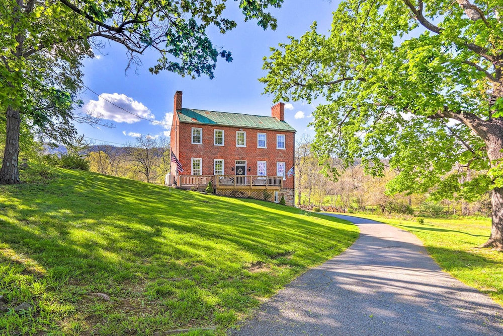 Historic 'Hammond House' W/ Wine Country View! - Strasburg, VA