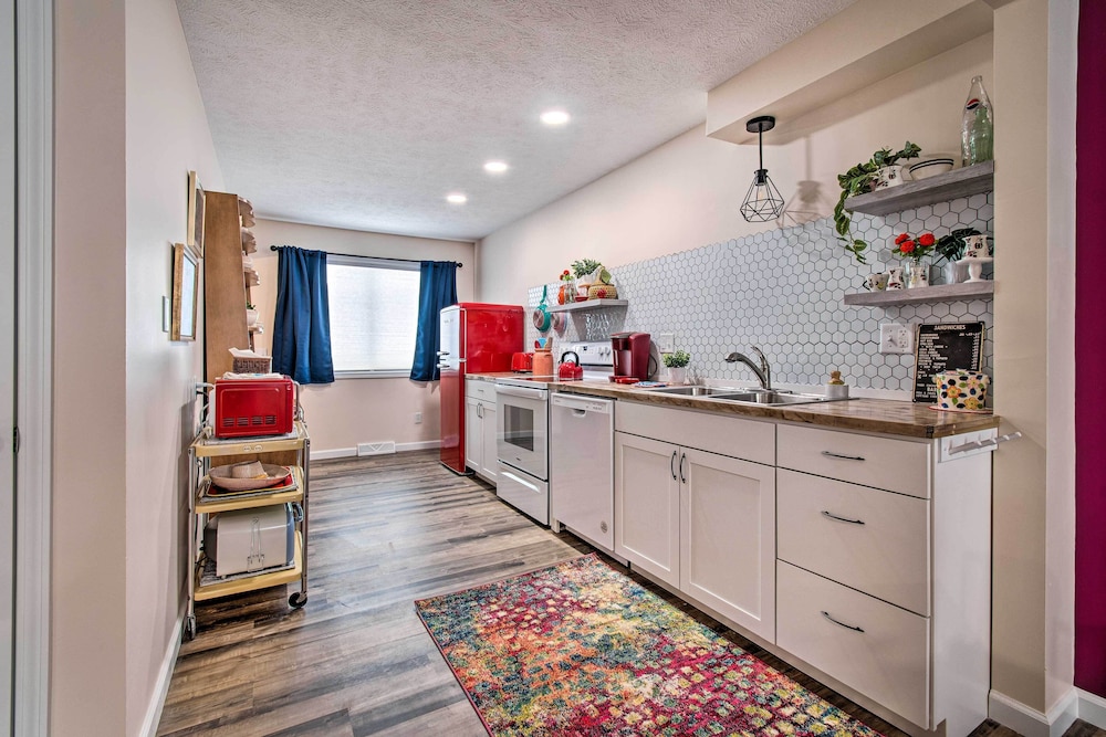 Ideally Located House - 9 Mi From Route 66! - Bloomington, IL