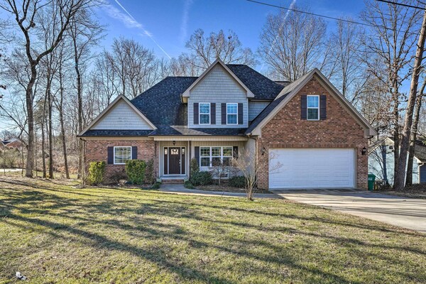 High Point Home ~ 1 Mi To Oak Hollow Lake! - Lake Higgins