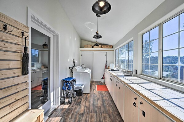 Inviting Julian Home W/ Scenic View & Hot Tub - Julian, CA