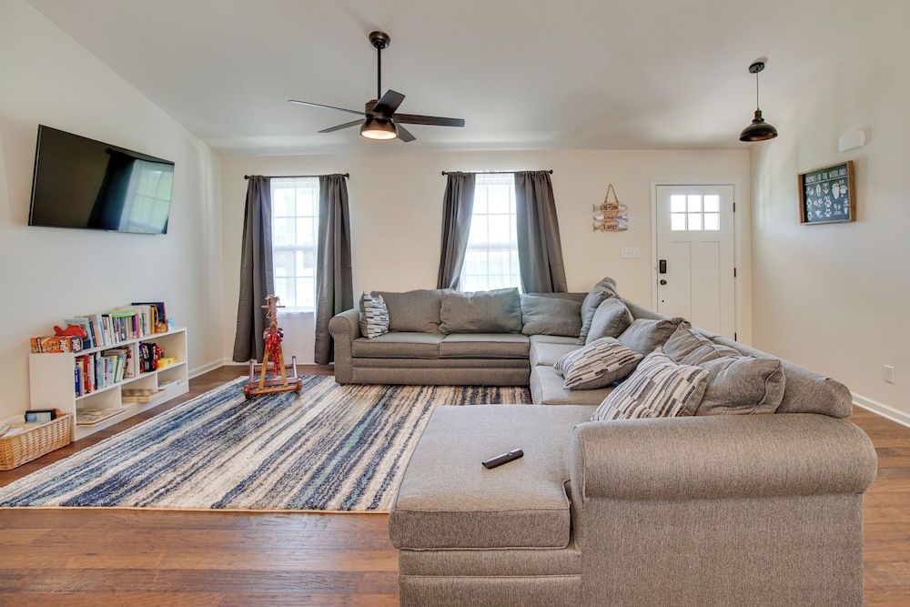 Near Lake Anna: Gem W/ Saltwater Pool & Arcade! - Lake Anna, VA