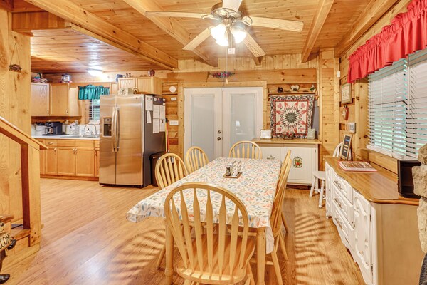 Cozy Tellico Plains Cabin W/ Large Mountain Creek! - Tennessee