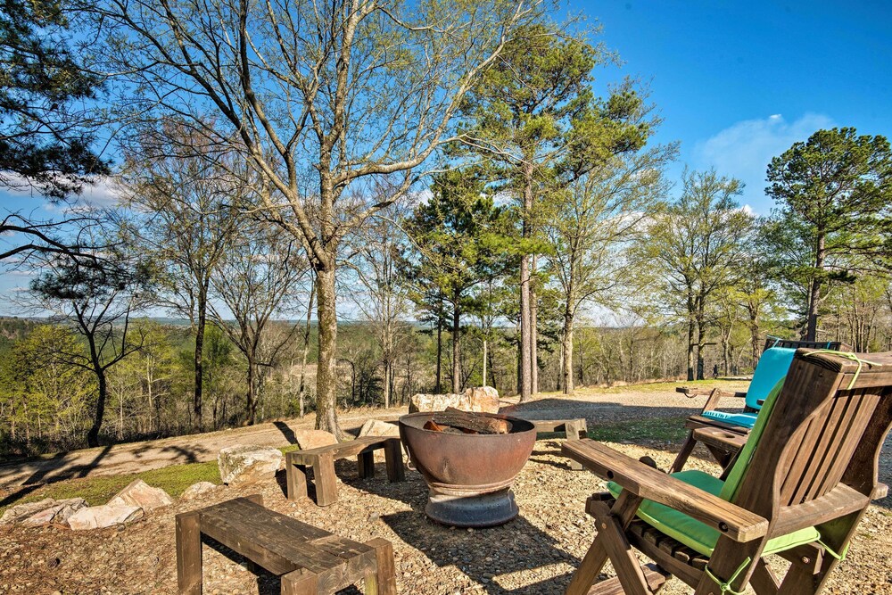 Broken Bow Mountaintop Home W/ Hot Tub! - Broken Bow, OK