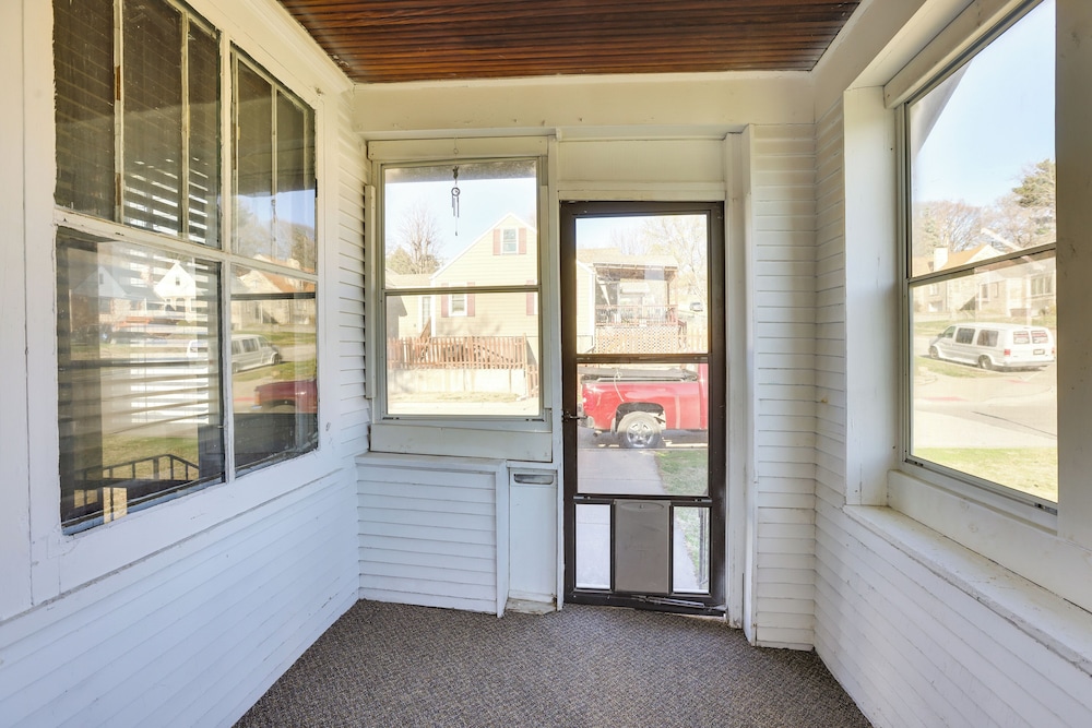 Quaint Omaha Home < 5 Mi To Downtown! - Omaha, NE