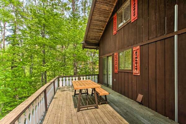 Swiss-style Chalet W/ Fireplace - Near Story Land! - Jackson, NH