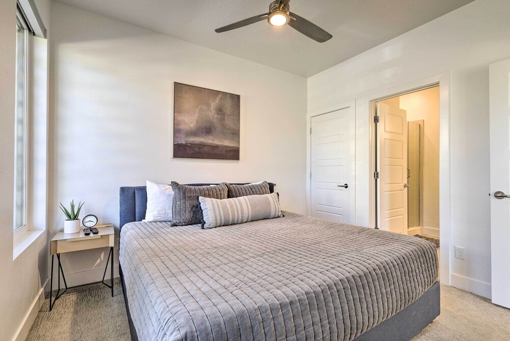 Sunny Resort Townhome + Balcony & Pool Access - St. George, USA