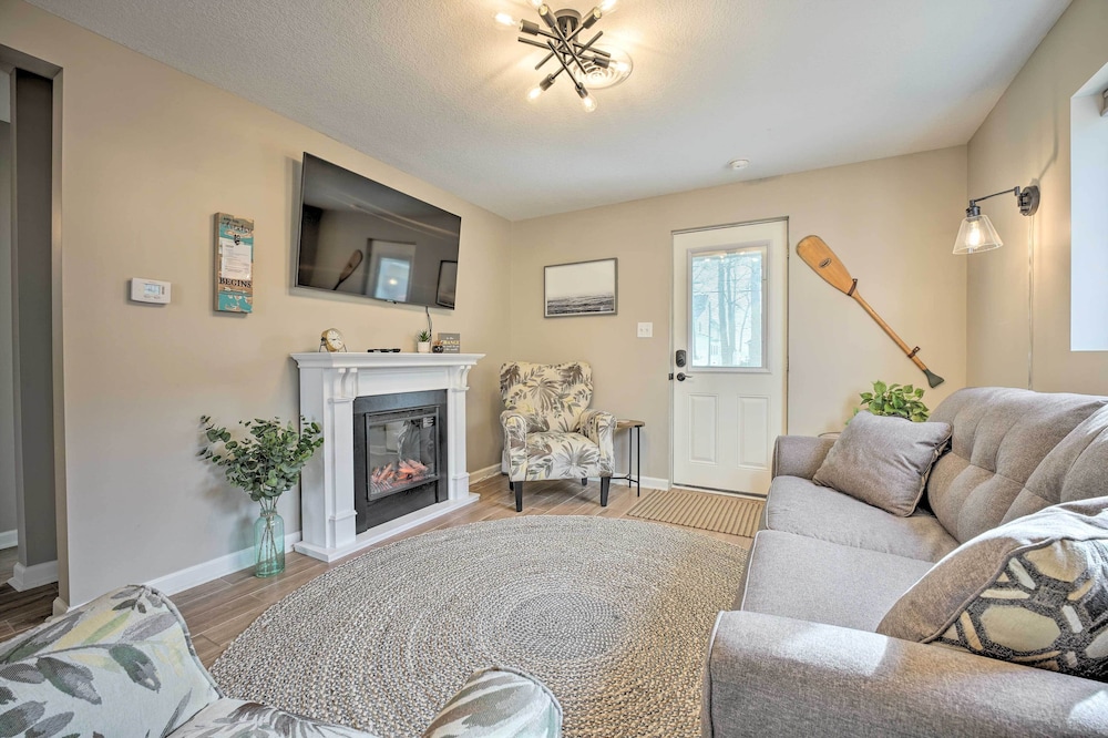 Waterfront Syracuse Home W/ Patio & Fire Pit! - Syracuse Beach
