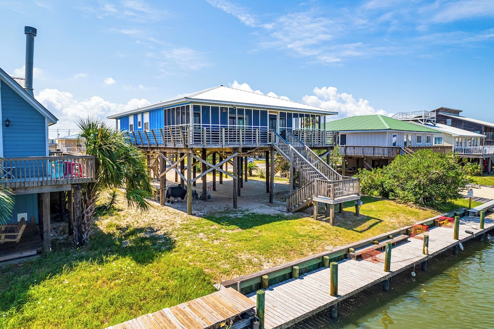 Waterfront Dauphin Island Home W/ Deck & Boat Dock - Dauphin Island, AL