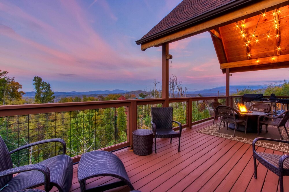 Woodsy Retreat W/ Fire Pit & Resort Amenities - Gatlinburg, TN
