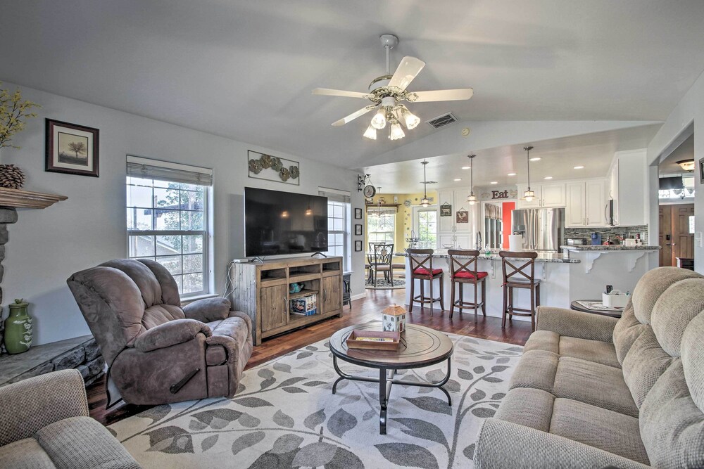 Welcoming Tehachapi Home W/ Deck & Grill! - Tehachapi, CA