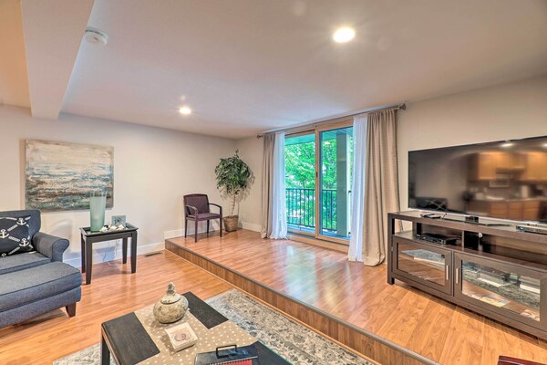 Cute Grand Haven Apartment: Walk Downtown Streets! - Grand Haven, MI