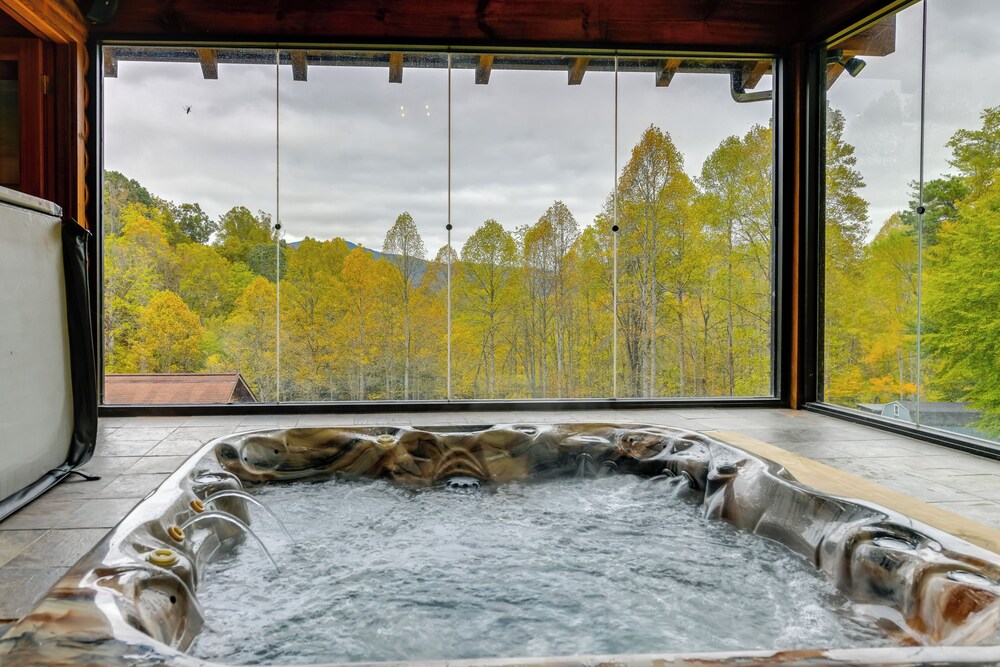 Home W/ Indoor Spa: 8 Mi To Smoky Mtn Nat'l Park! - Maggie Valley, NC