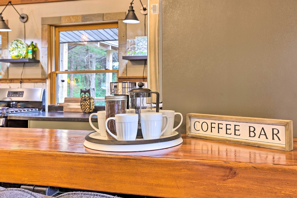 Pet-friendly Outdoor Paradise W/ Grill, Decks - Nebraska City, NE