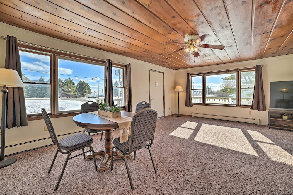 Cozy Tawas City Home W/ Views Of Lake Huron! - Tawas City, MI