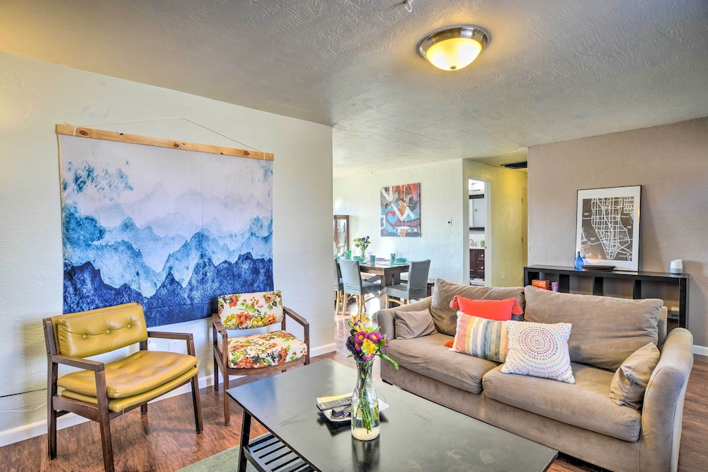 Vibrant Abq Adobe Den: Mtn Views, Walk To Park! - Albuquerque, NM